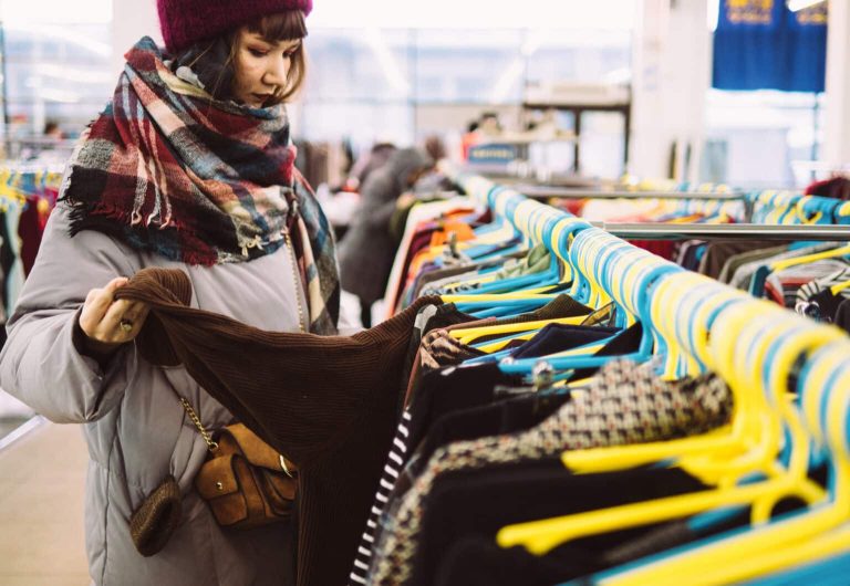¿Cuál es la Ropa Americana y Cómo Venderla con Éxito?